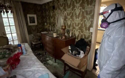 How to Help a Hoarder Clean Their House: A 10 Step Checklist